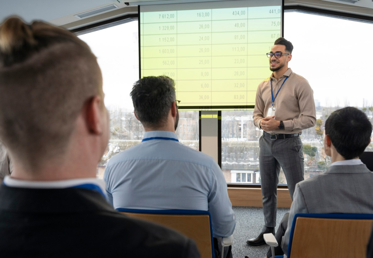 How to End a Presentation The Right Way (+ 3 Downloadable Creative ...